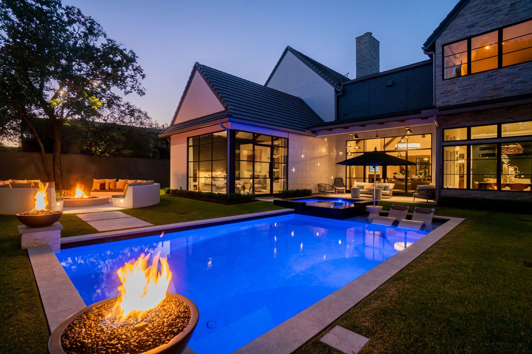 Cozy Up by The Pool: Fall Decor Inspiration - Platinum Pools